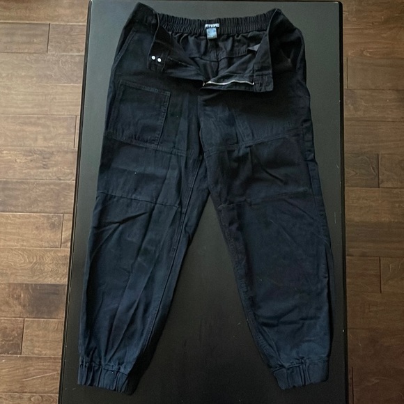 Hot Topic | Jeans | Hot Topic Cargo Pants Jogger Style At The Legs ...
